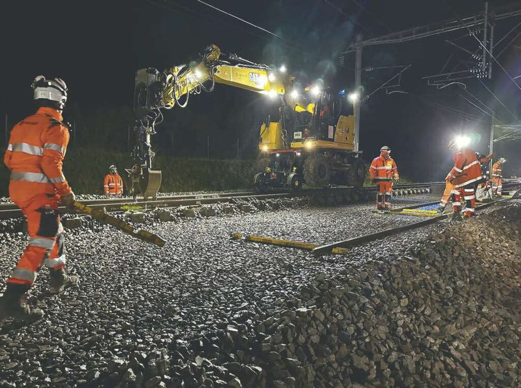 Travaux ferroviaires : opération chronométrée pour un aiguillage de LGV